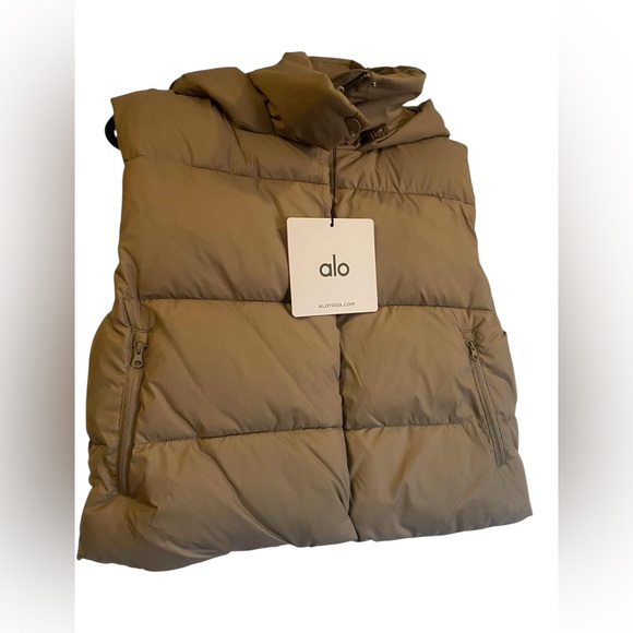 ALO Yoga | Jackets & Coats | Nwt Alo Yoga Gold Rush Puffer Vest Light ...